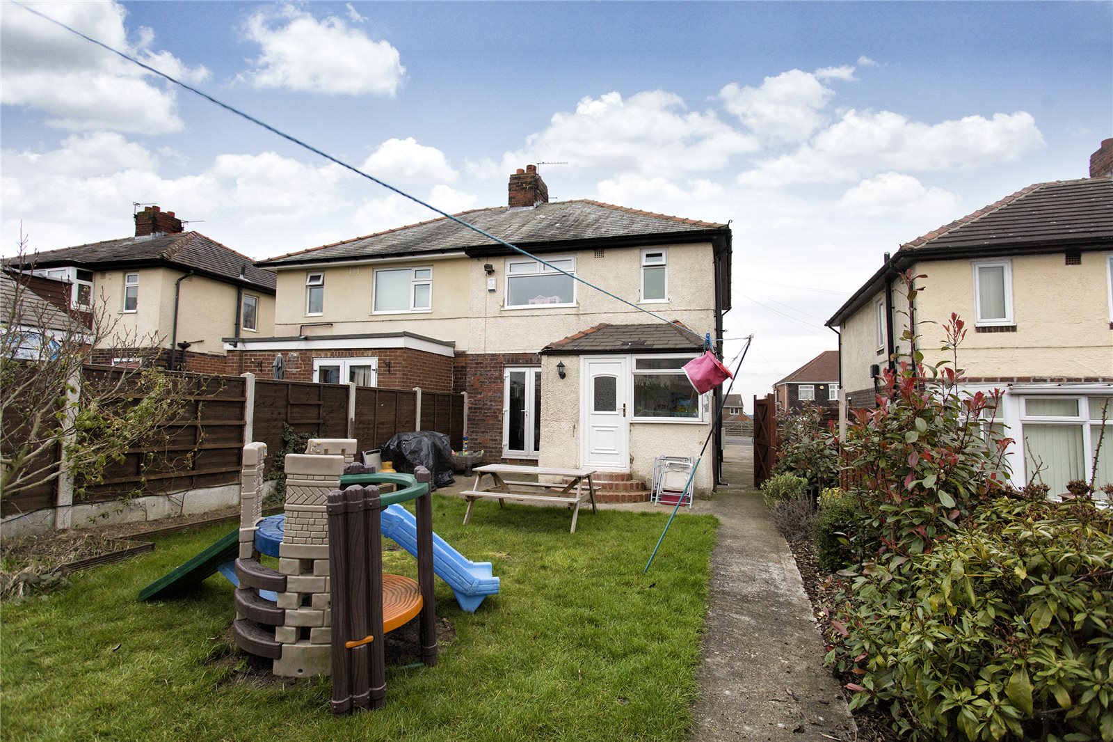 Whitegates Mirfield 3 Bedroom House Sstc In Sunny Bank Road Mirfield