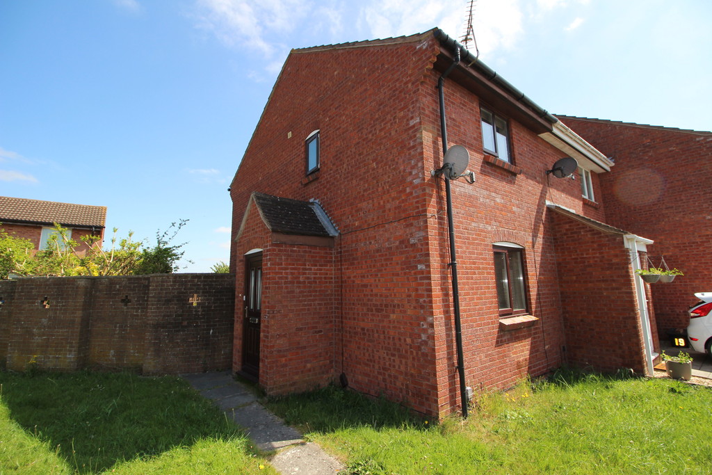 Martin And Co Westbury 2 Bedroom End Of Terrace House Let In Phipps Close