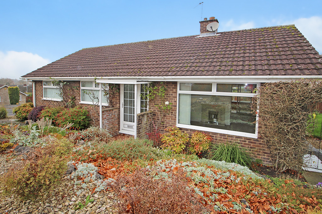 Martin And Co Westbury 3 Bedroom Detached Bungalow Let In Copheap Rise