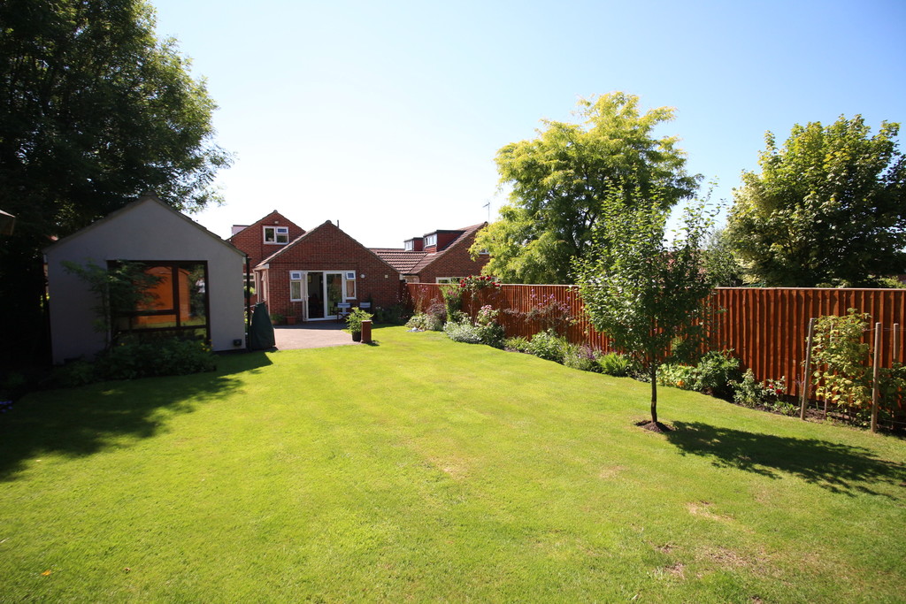Martin And Co Westbury 4 Bedroom Detached Bungalow Let In Eden Vale Road
