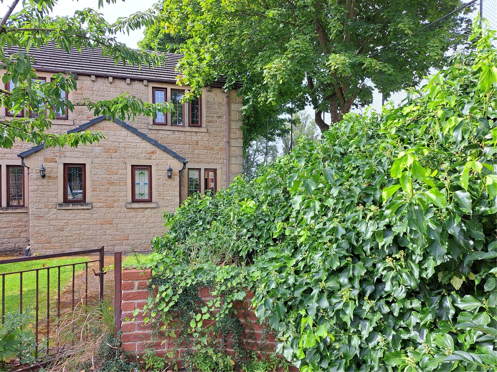 Wellhouse Court Mews Mirfield West Yorkshire Whitegates